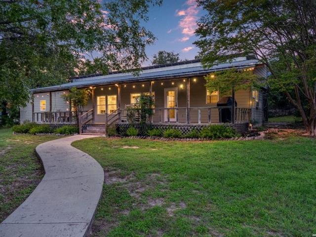 195 Lillian Dr, Kerrville, TX 78028