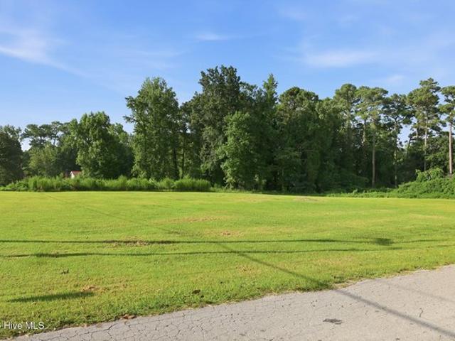 195 S Creek Dr, Jacksonville, NC 28540