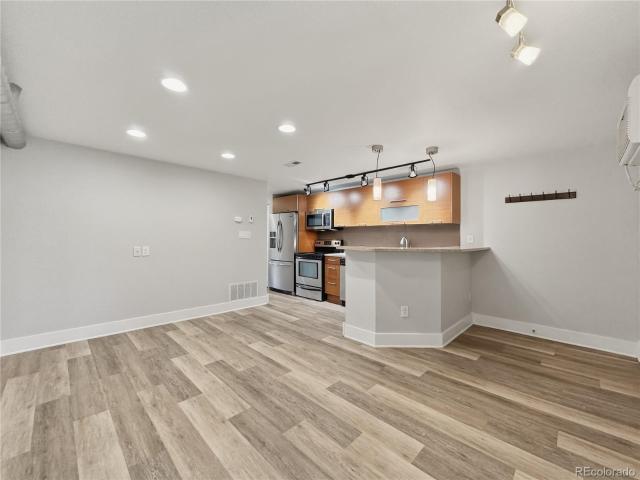 195 S Pennsylvania Street # 204