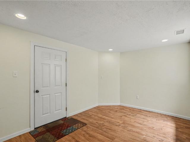 195 Southern Valley Ct