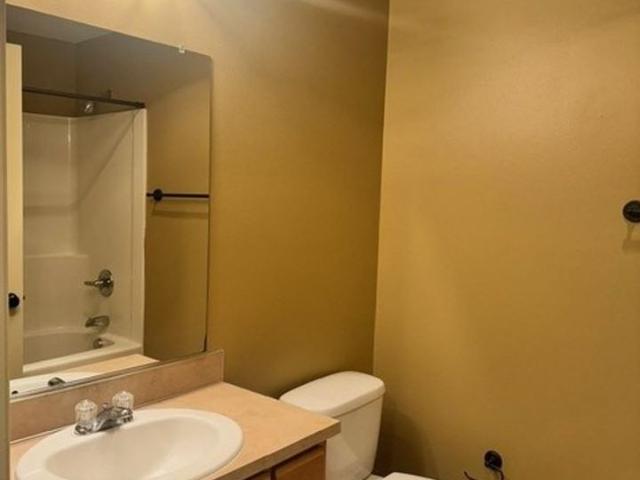 195 Santiam Village Apartments 3 Bedroom Apartment for Rent at 4976 Turquoise Ave Se, Salem, OR 97317 Southeast Mill Creek