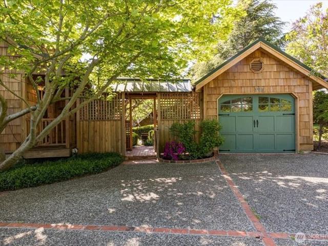 195 Perry Dr, Coupeville, WA 98239