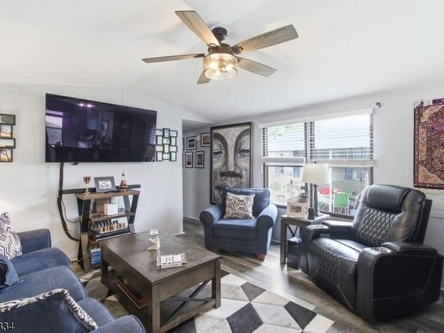 195 W Main St Apt D, Chester, NJ 07930