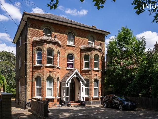 195 Woodside Green, London, London SE25, 1 bed flat to rent, £1,400 pcm | PrimeLocation
