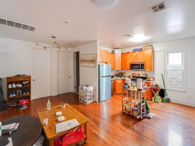 195 Webster Ave # 3