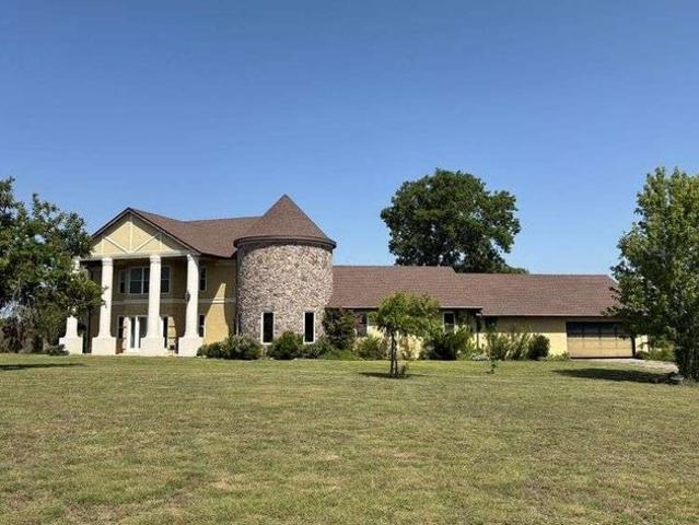 195 Whitworth Rd, Whitewright, TX 75491