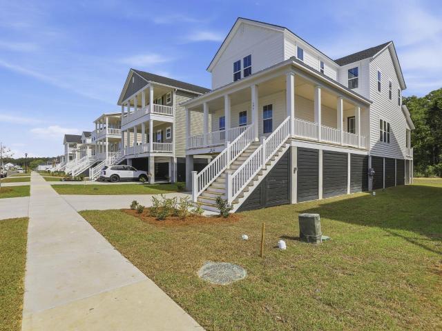 195 Threaded Fern Street