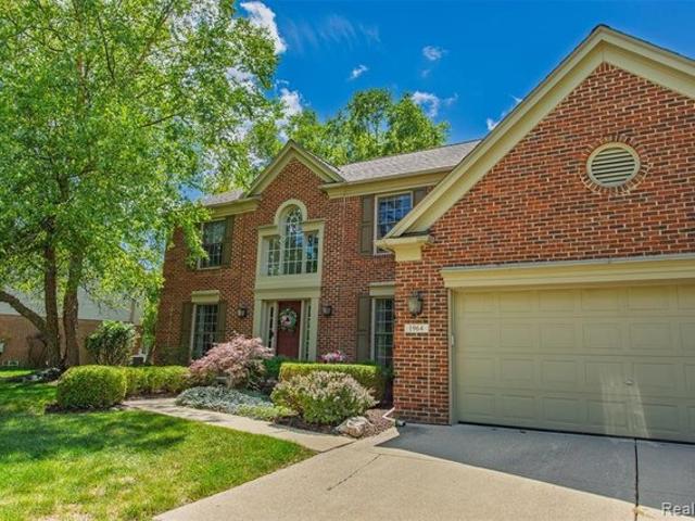 1964 Bloomfield Oaks Dr, West Bloomfield Township, MI 48324