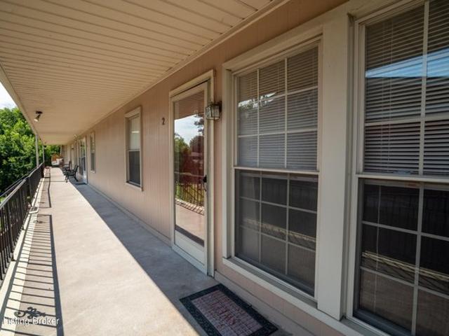 1964 Goldsmith Ln Apt 2, Louisville, KY 40218
