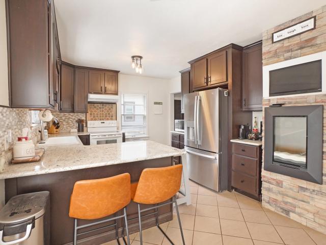 1964 S 91st St