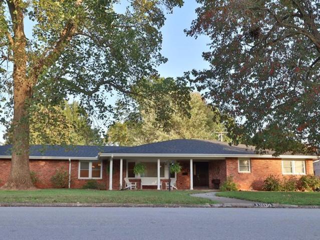 1964 S Luster Ave, Springfield, MO 65804