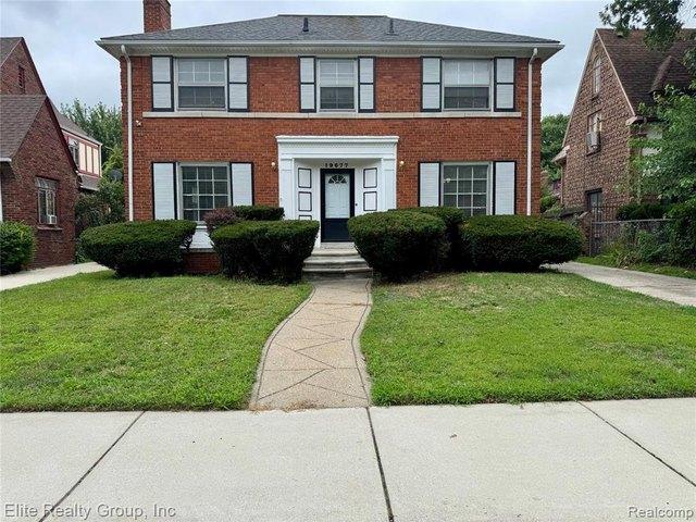 19667 Roslyn Rd, Detroit, MI 48221