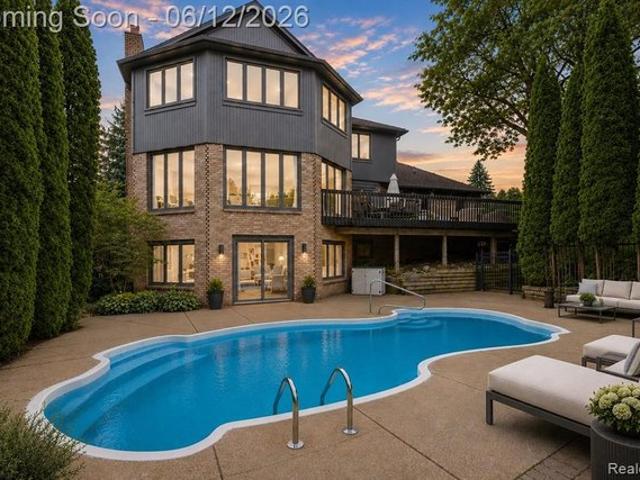 1966 Mapleridge Rd, Rochester Hills, MI 48309