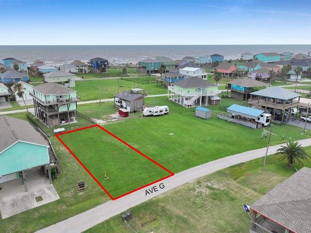 1966 Avenue G, Crystal Beach, TX 77650