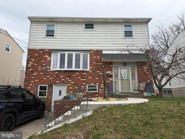 1966 King Arthur Rd, Philadelphia, PA 19116