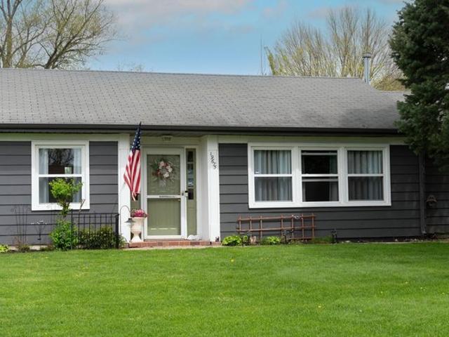 19675 Rolling Acres Dr, South Bend, IN 46614