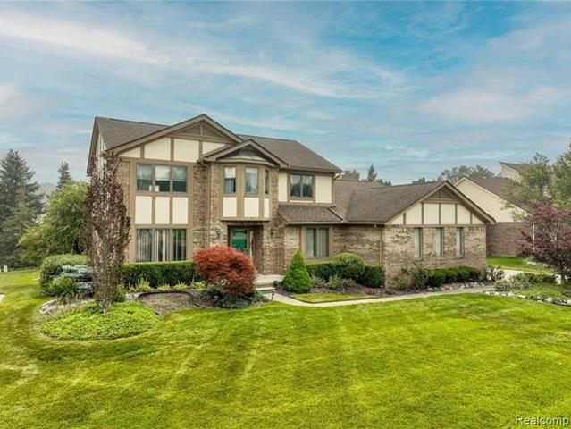 19678 Ashley Ct, Livonia, MI 48152
