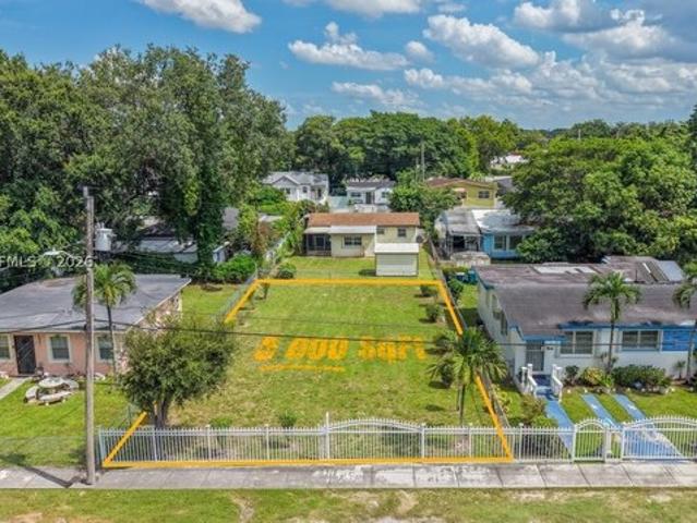 1967 NW 52nd St, Miami, FL 33142