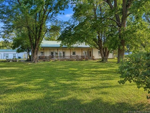 19688 E Sunny Ln, Claremore, OK 74019
