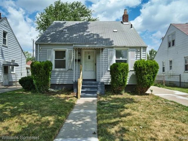 19693 Elkhart St, Harper Woods, MI 48225