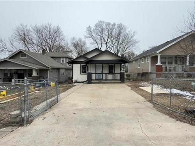 1969 N 30th St, Kansas City, KS 66104