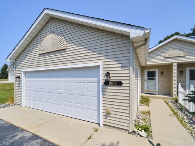 1969 Pine Ridge Dr, Manistee, MI 49660