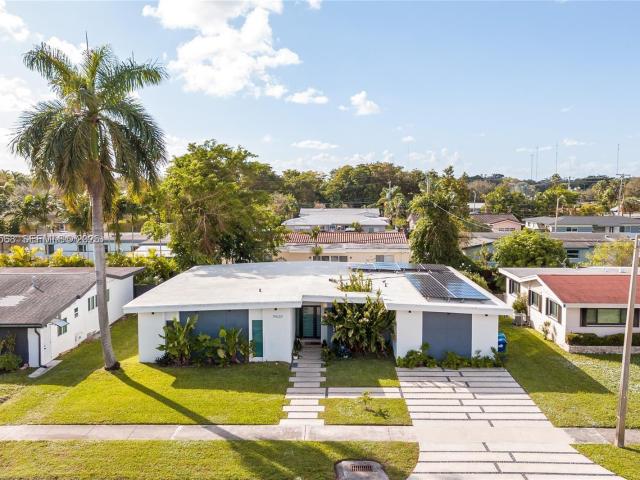 19600 NE 19th Ave, Miami, FL 33179 | MLS #A11760