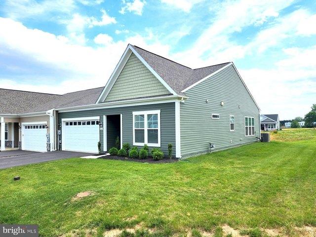 19601 Lavender Ln, Hagerstown, MD 21742