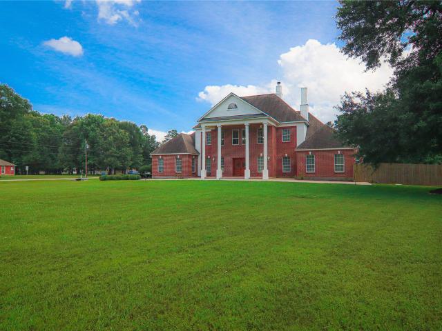19602 Riverwalk Drive