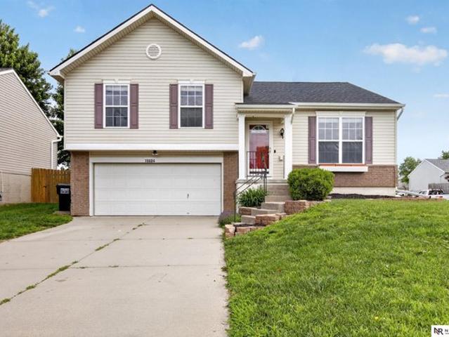 19604 V St, Omaha, NE 68135