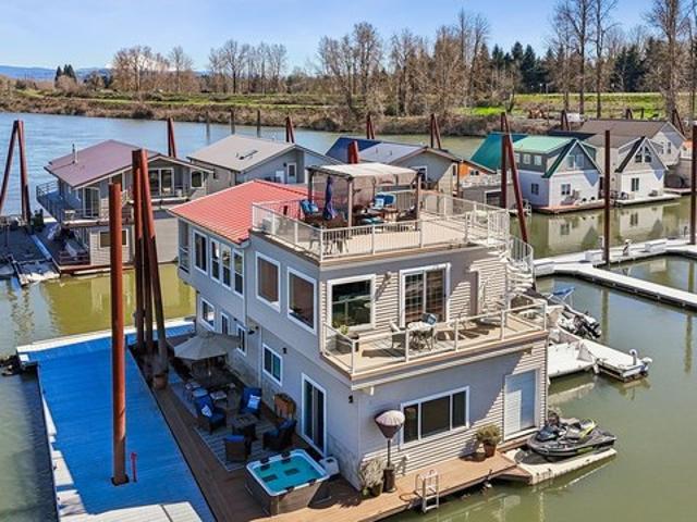 19609 NE Marine Dr Slip B18, Portland, OR 97230