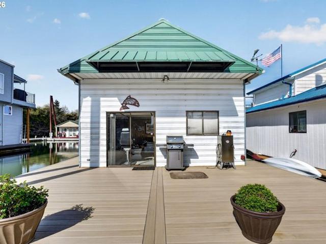 19609 NE Marine Dr Slip D3, Portland, OR 97230