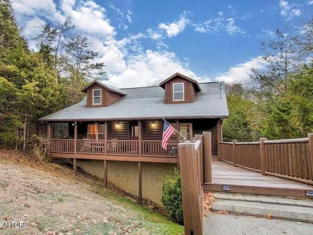 1960 Oakmont Dr, Sevierville, TN 37876