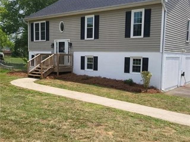 1960 Old Hollow Rd, Walkertown, NC 27051
