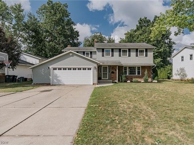 1960 Bromton Dr, Lyndhurst, OH 44124