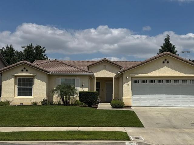1960 E Sandalwood Ave NE, Tulare, CA 93274