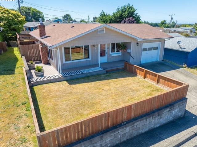1960 Lincoln St, North Bend, OR 97459