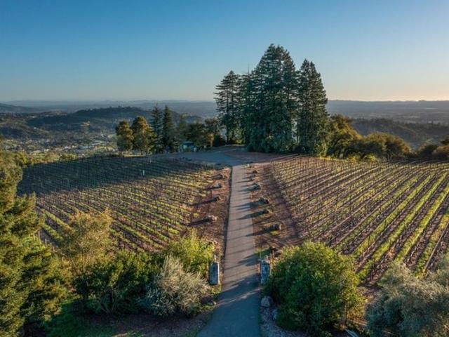 1960 Redwood Hill Ct, Santa Rosa, CA 95404