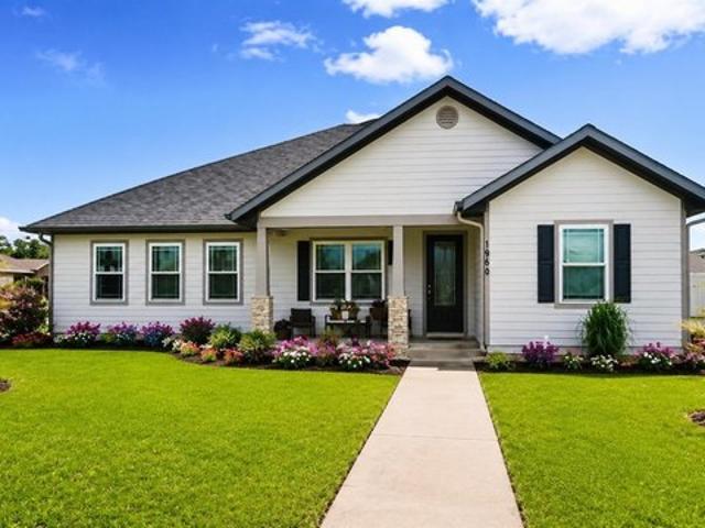 1960 SW 247th Way, Newberry, FL 32669