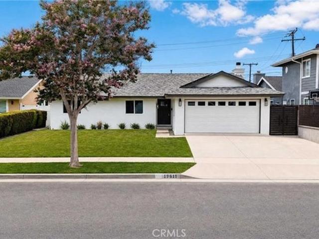 19611 Trident Ln, Huntington Beach, CA 92646