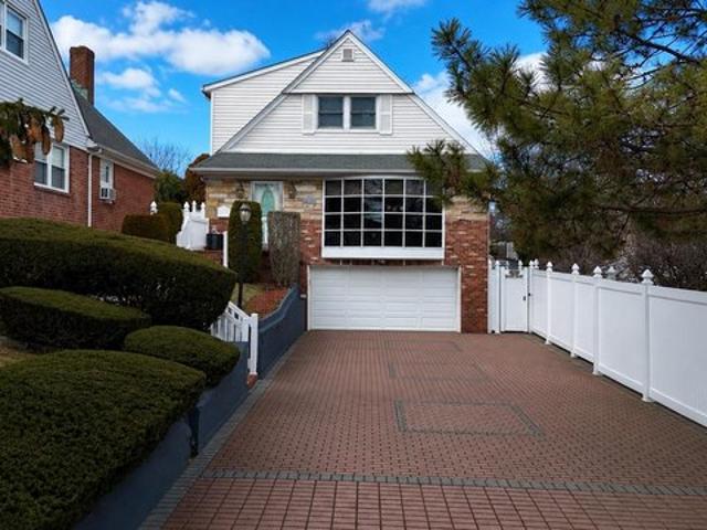 19611 Pompeii Ave, Hollis, NY 11423