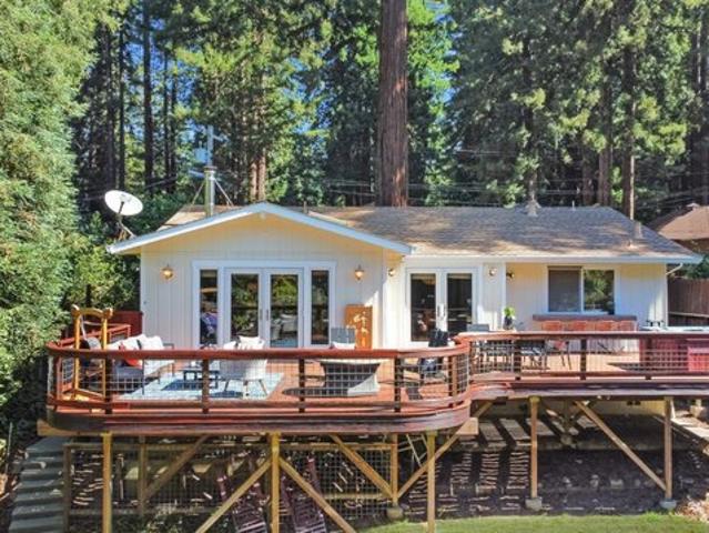 19617 Redwood Dr, Monte Rio, CA 95462