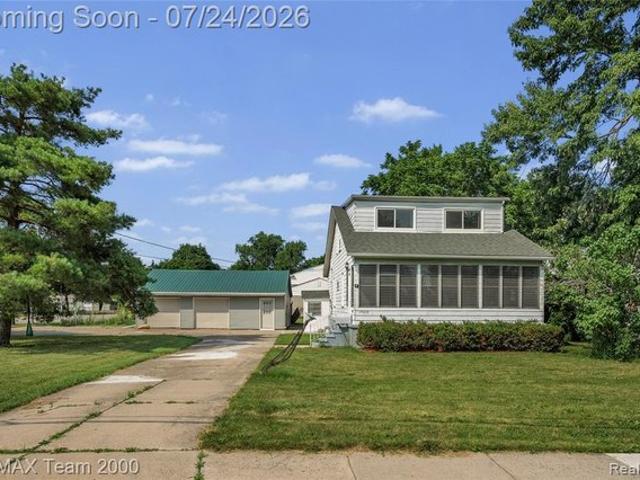 19615 Eastwood Dr, Allen Park, MI 48225