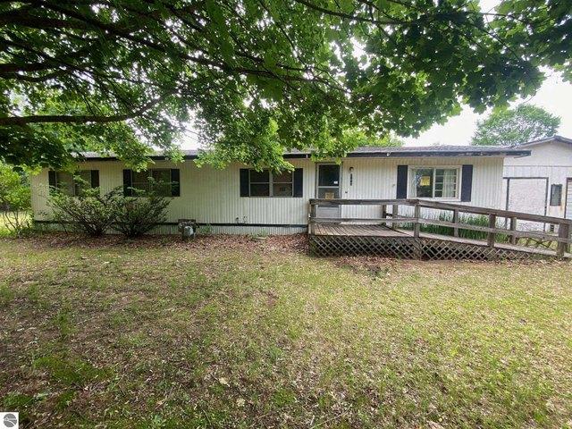 1961 Country Ln, Weidman, MI 48893