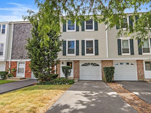 1961 Governors Ln, Hoffman Estates, IL 60169