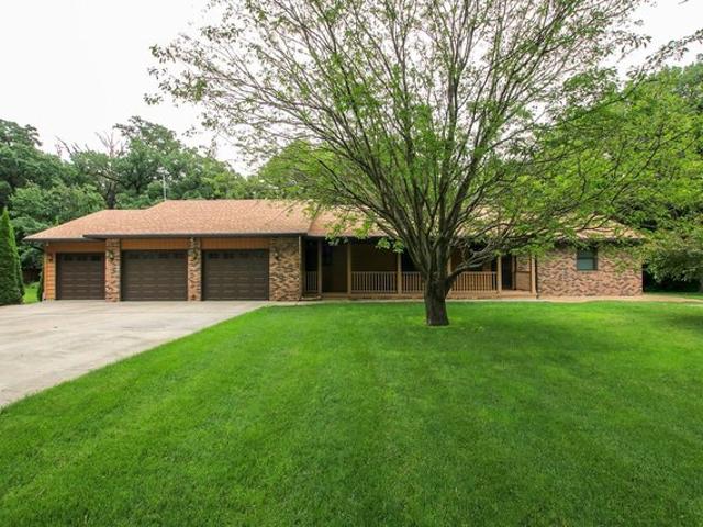 19634 Skyview Cir, Hutchinson, MN 55350