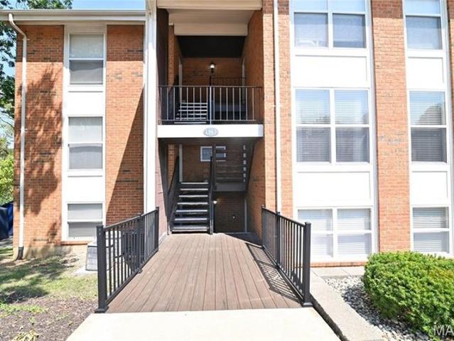 1963 Greenpoint Dr Apt 203, Saint Louis, MO 63122