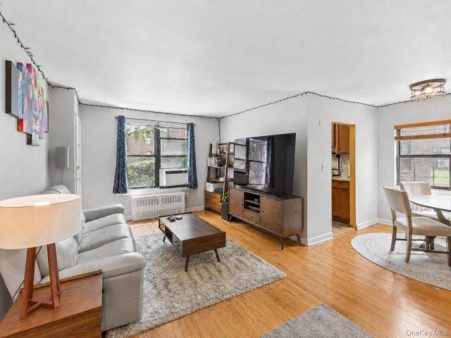 196 2 th Ave #1st Fl