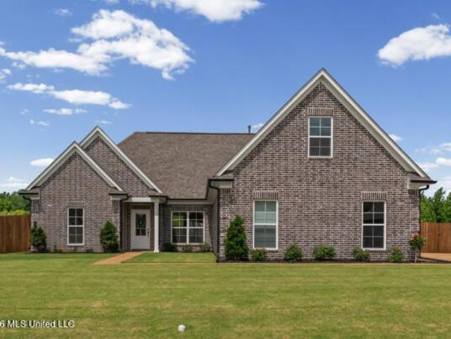 196 Cadet Dr, Senatobia, MS 38668