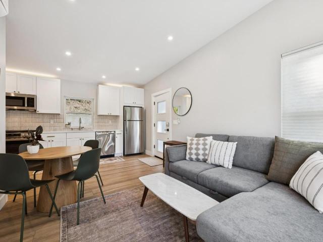 196 Amapola Avenue A
